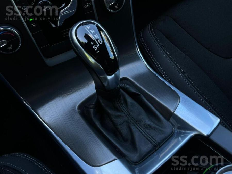 Grey Volvo V60 2014 in Riga, with an engine capacity of 1.60 L and mileage of 0 thousand km for 4599 €, photo 20 on AUTOMOTO.COM.LV