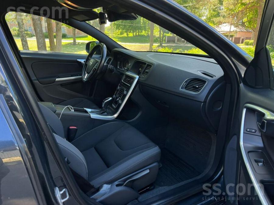 Grey Volvo V60 2014 in Riga, with an engine capacity of 1.60 L and mileage of 0 thousand km for 4599 €, photo 21 on AUTOMOTO.COM.LV