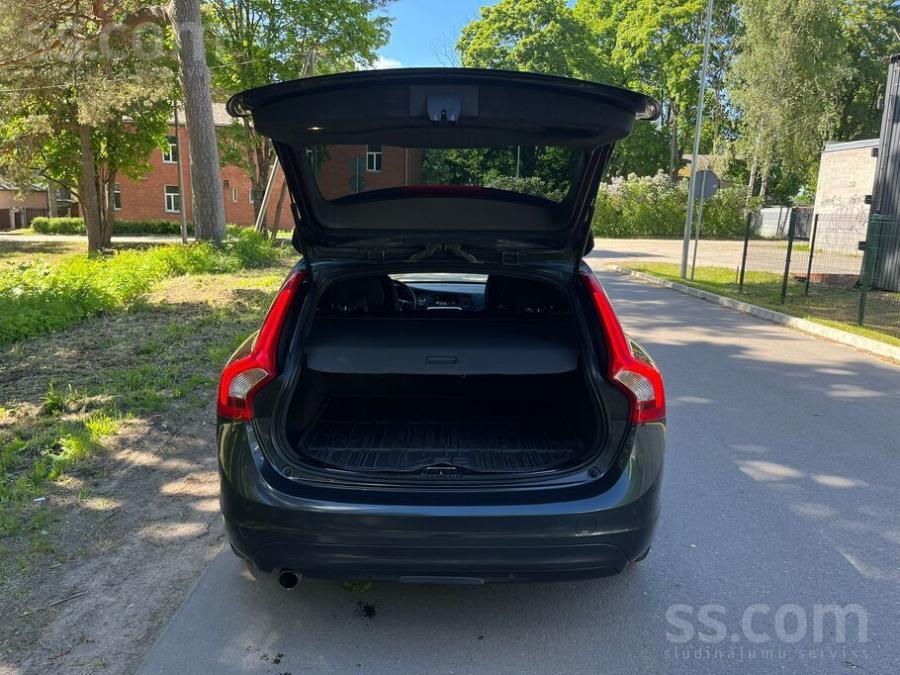 Grey Volvo V60 2014 in Riga, with an engine capacity of 1.60 L and mileage of 0 thousand km for 4599 €, photo 23 on AUTOMOTO.COM.LV