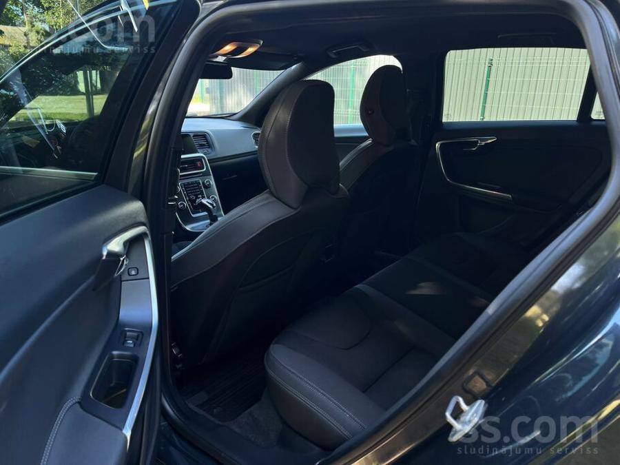 Grey Volvo V60 2014 in Riga, with an engine capacity of 1.60 L and mileage of 0 thousand km for 4599 €, photo 24 on AUTOMOTO.COM.LV