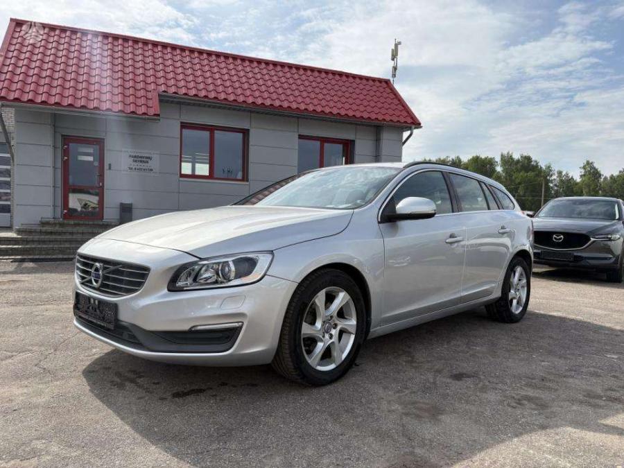 Grey Volvo V60 2014 in Radviliskis, with an engine capacity of 1.98 L and mileage of 142 thousand km for 7750 €, photo 1 on AUTOMOTO.COM.LV