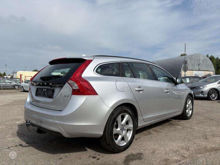 Grey Volvo V60 2014 in Radviliskis, with an engine capacity of 1.98 L and mileage of 142 thousand km for 7750 €, photo 4 on AUTOMOTO.COM.LV