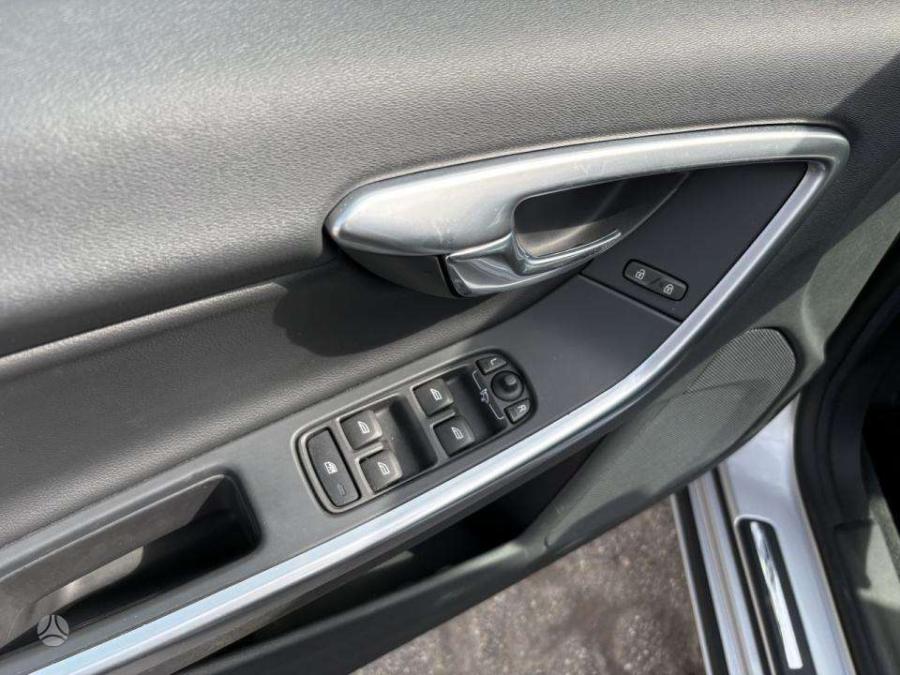 Grey Volvo V60 2014 in Radviliskis, with an engine capacity of 1.98 L and mileage of 142 thousand km for 7750 €, photo 15 on AUTOMOTO.COM.LV