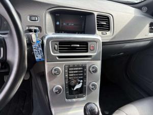 Grey Volvo V60 2014 in Radviliskis, with an engine capacity of 1.98 L and mileage of 142 thousand km for 7750 €, photo 17 on AUTOMOTO.COM.LV