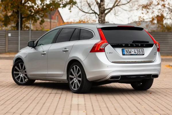 Pelēks Volvo V60 2014 Jelgava, ar dzinēja tilpumu 2.40 L un nobraukumu 156 tūkst. km par 12900 €, foto 5 vietnē AUTOMOTO.COM.LV