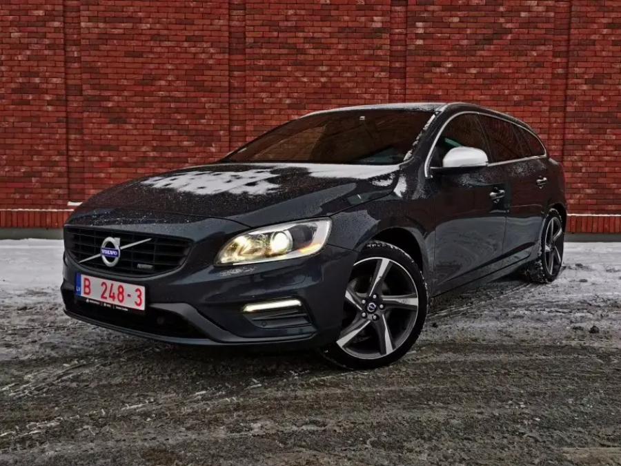 Grey Volvo V60 2014 in Riga, with an engine capacity of 2.00 L and mileage of 220 thousand km for 13100 €, photo 1 on AUTOMOTO.COM.LV