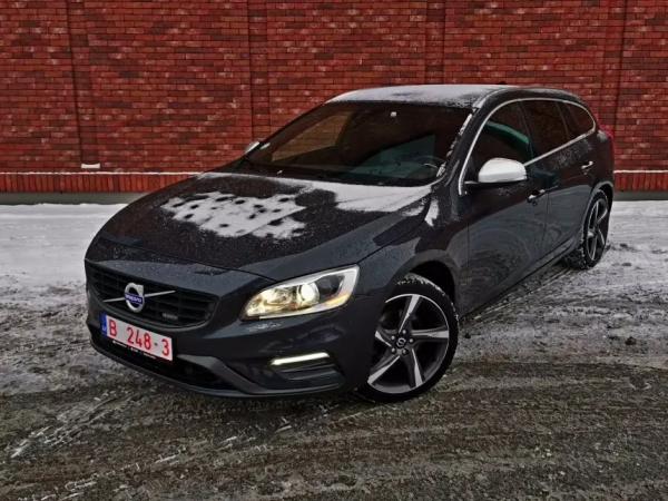 Grey Volvo V60 2014 in Riga, with an engine capacity of 2.00 L and mileage of 220 thousand km for 13100 €, photo 2 on AUTOMOTO.COM.LV