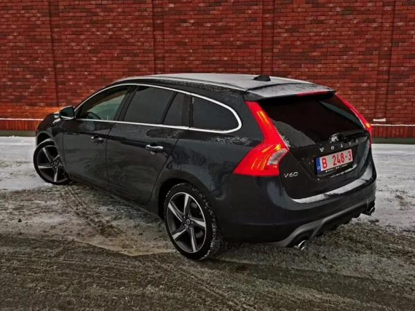 Grey Volvo V60 2014 in Riga, with an engine capacity of 2.00 L and mileage of 220 thousand km for 13100 €, photo 4 on AUTOMOTO.COM.LV