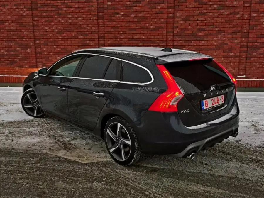 Grey Volvo V60 2014 in Riga, with an engine capacity of 2.00 L and mileage of 220 thousand km for 13100 €, photo 5 on AUTOMOTO.COM.LV
