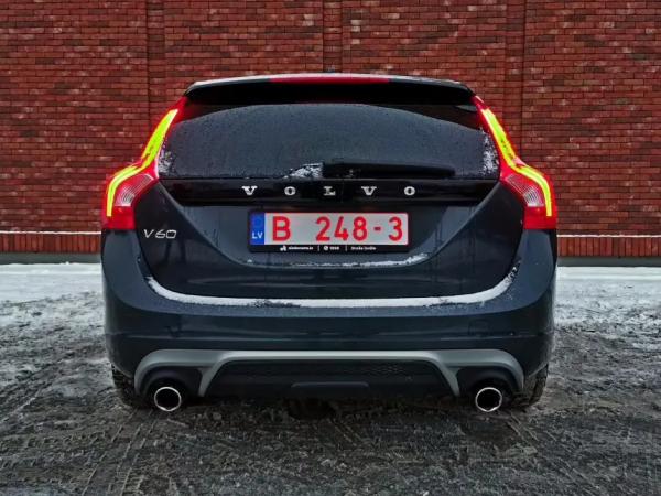 Grey Volvo V60 2014 in Riga, with an engine capacity of 2.00 L and mileage of 220 thousand km for 13100 €, photo 6 on AUTOMOTO.COM.LV