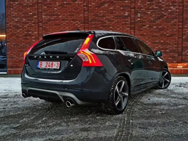 Grey Volvo V60 2014 in Riga, with an engine capacity of 2.00 L and mileage of 220 thousand km for 13100 €, photo 7 on AUTOMOTO.COM.LV
