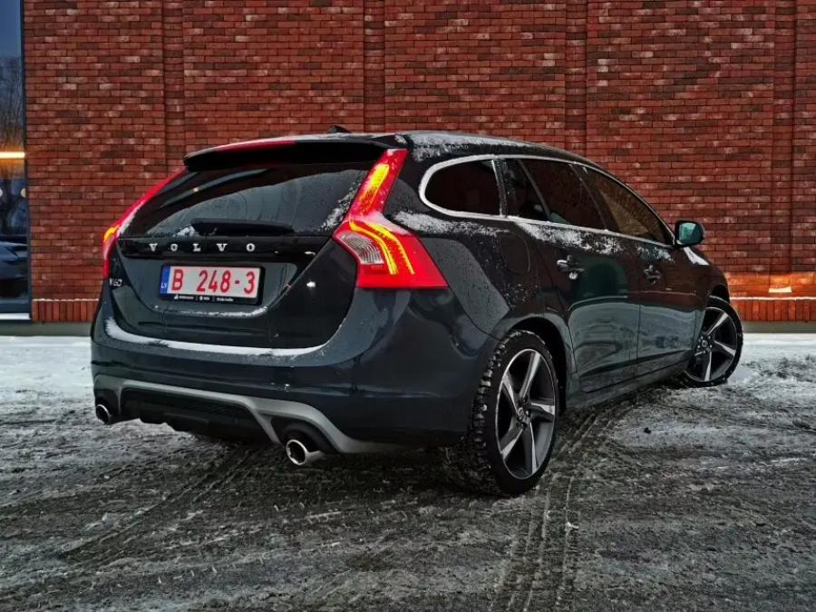 Grey Volvo V60 2014 in Riga, with an engine capacity of 2.00 L and mileage of 220 thousand km for 13100 €, photo 8 on AUTOMOTO.COM.LV