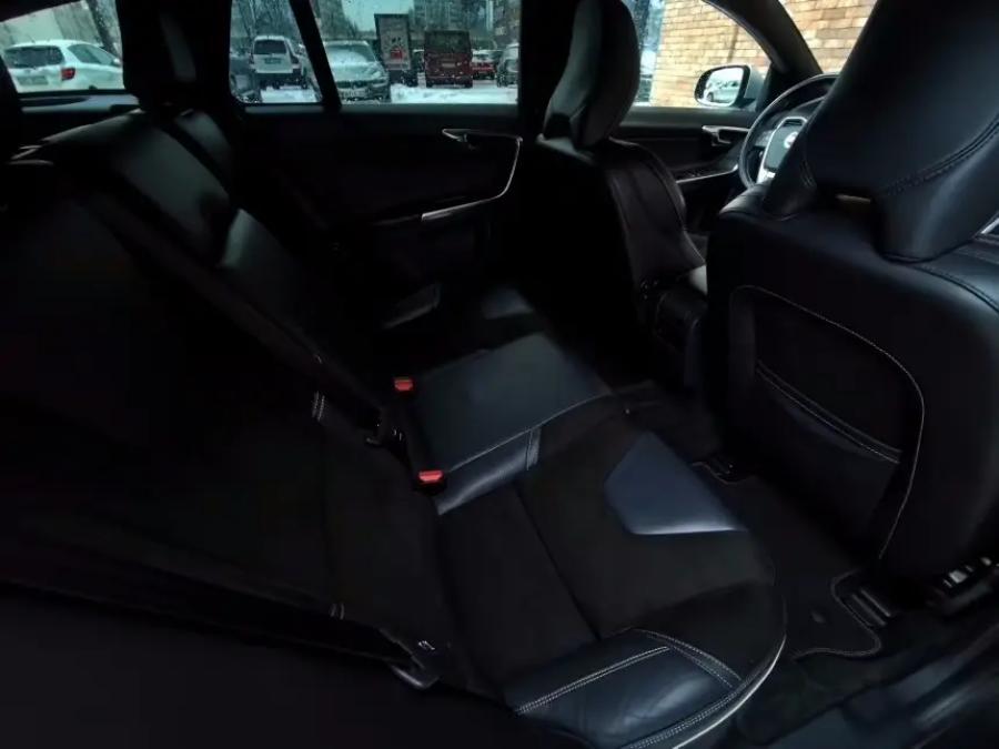 Grey Volvo V60 2014 in Riga, with an engine capacity of 2.00 L and mileage of 220 thousand km for 13100 €, photo 15 on AUTOMOTO.COM.LV