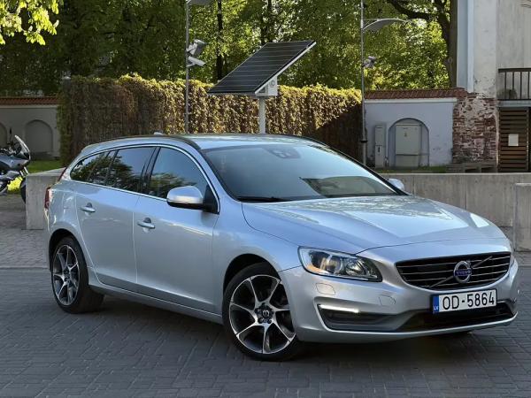 Pelēks Volvo V60 2014 Jelgava, ar dzinēja tilpumu 2.00 L un nobraukumu 244 tūkst. km par 9900 €, foto 4 vietnē AUTOMOTO.COM.LV