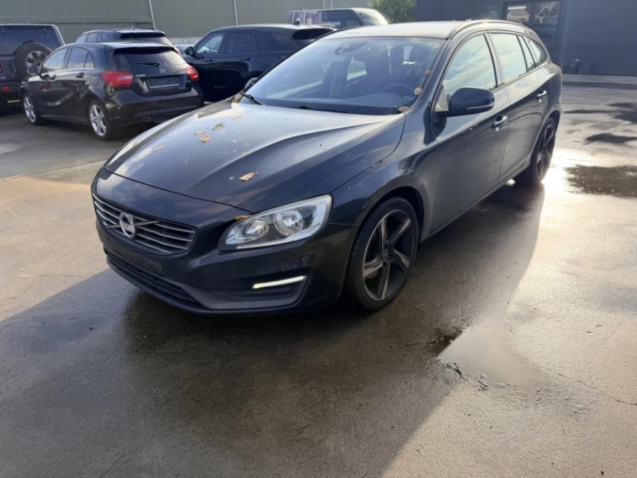 Grey Volvo V60 2014 in Riga, with an engine capacity of 2.00 L and mileage of 275 thousand km for 7995 €, photo 3 on AUTOMOTO.COM.LV