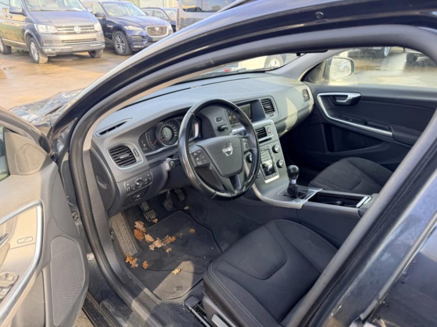 Grey Volvo V60 2014 in Riga, with an engine capacity of 2.00 L and mileage of 275 thousand km for 7995 €, photo 5 on AUTOMOTO.COM.LV