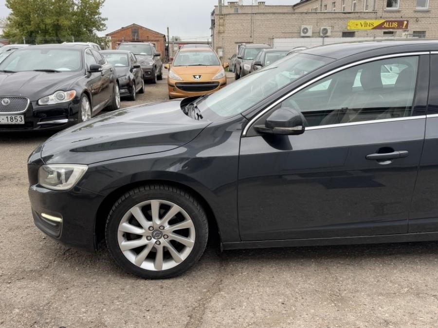 Grey Volvo V60 2014 in Riga, with an engine capacity of 2.00 L and mileage of 280 thousand km for 6999 €, photo 7 on AUTOMOTO.COM.LV