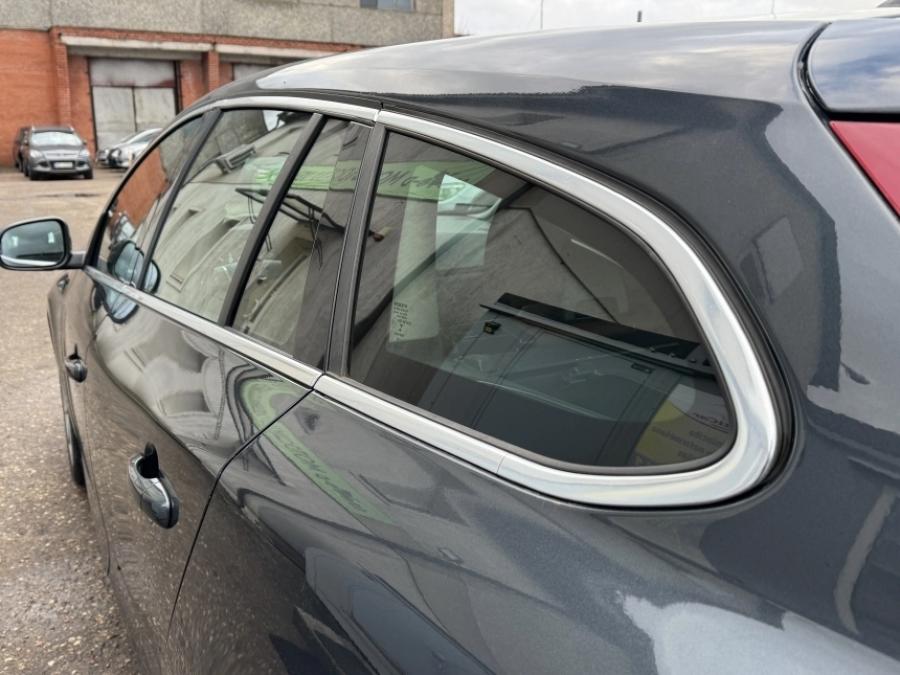Grey Volvo V60 2014 in Riga, with an engine capacity of 2.00 L and mileage of 280 thousand km for 6999 €, photo 9 on AUTOMOTO.COM.LV