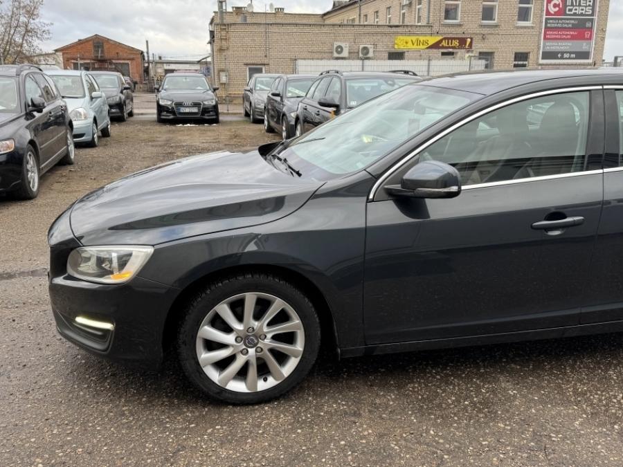 Grey Volvo V60 2014 in Riga, with an engine capacity of 2.00 L and mileage of 280 thousand km for 6999 €, photo 12 on AUTOMOTO.COM.LV