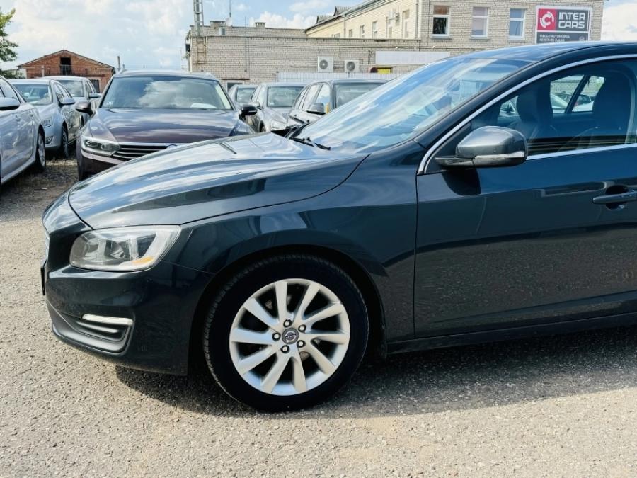 Grey Volvo V60 2014 in Riga, with an engine capacity of 2.00 L and mileage of 280 thousand km for 6999 €, photo 15 on AUTOMOTO.COM.LV