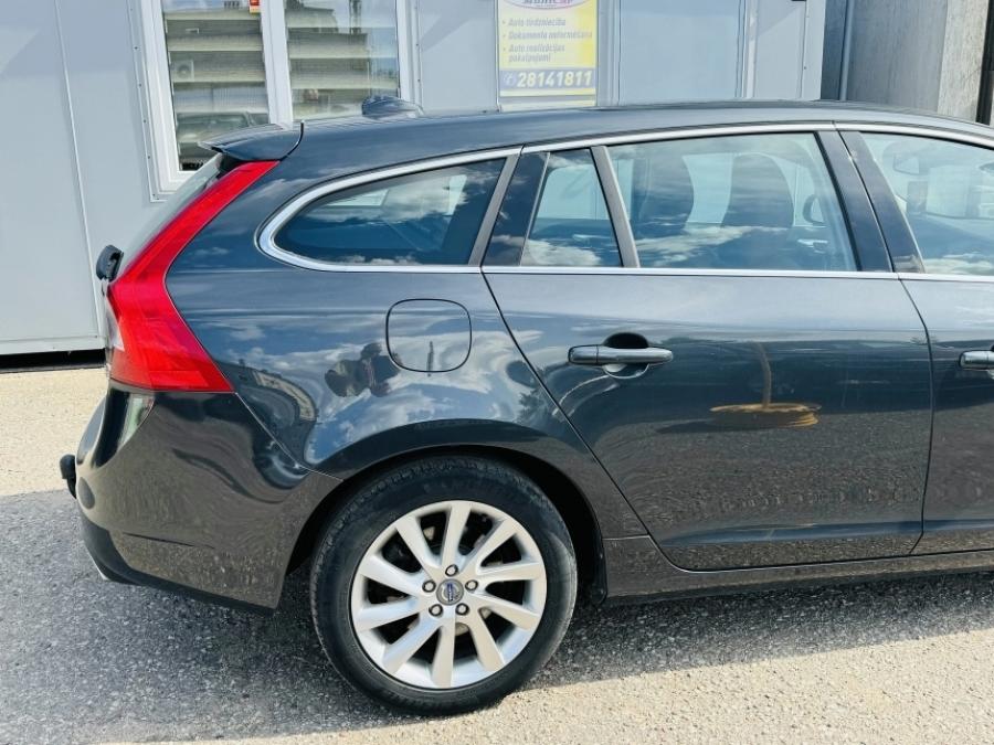 Grey Volvo V60 2014 in Riga, with an engine capacity of 2.00 L and mileage of 280 thousand km for 6999 €, photo 21 on AUTOMOTO.COM.LV