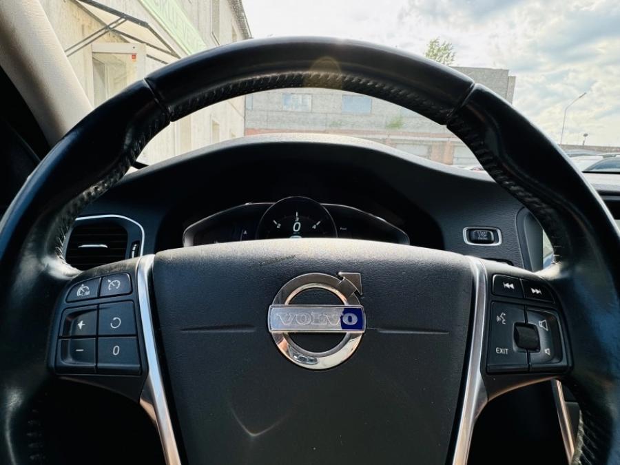 Grey Volvo V60 2014 in Riga, with an engine capacity of 2.00 L and mileage of 280 thousand km for 6999 €, photo 25 on AUTOMOTO.COM.LV