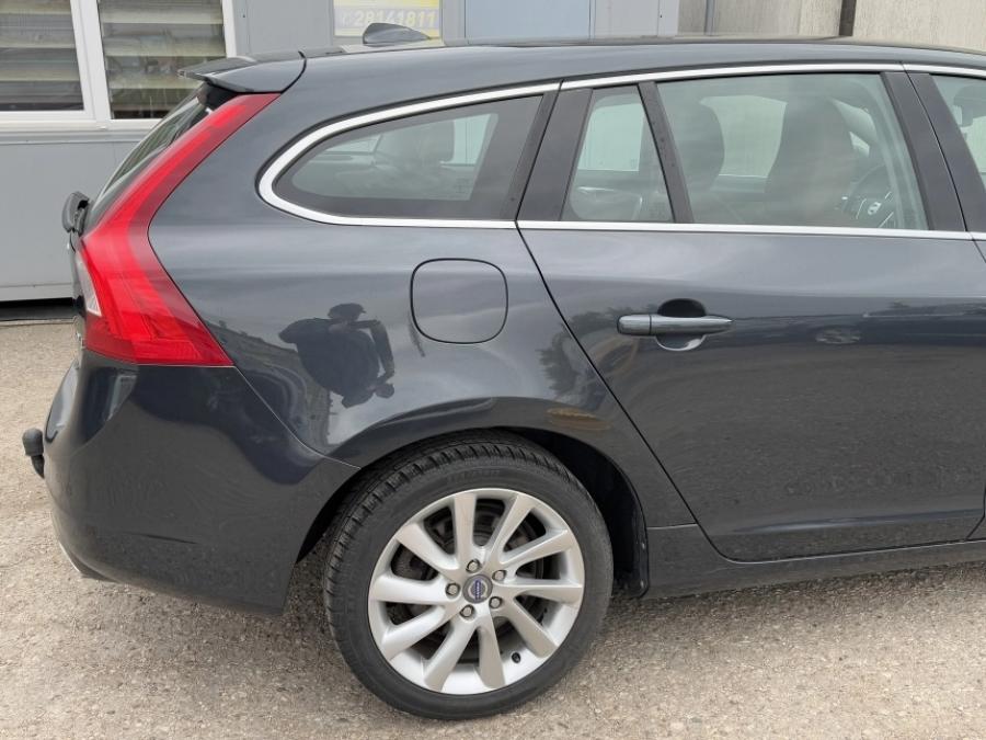Grey Volvo V60 2014 in Riga, with an engine capacity of 2.00 L and mileage of 280 thousand km for 6999 €, photo 36 on AUTOMOTO.COM.LV