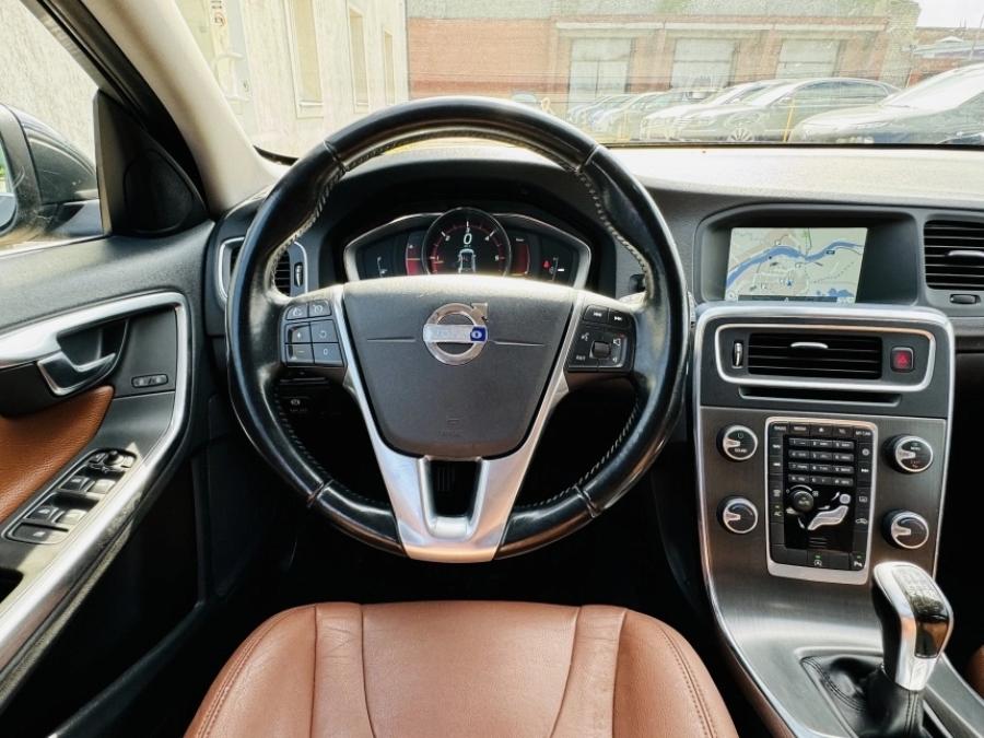 Grey Volvo V60 2014 in Riga, with an engine capacity of 2.00 L and mileage of 280 thousand km for 6999 €, photo 37 on AUTOMOTO.COM.LV