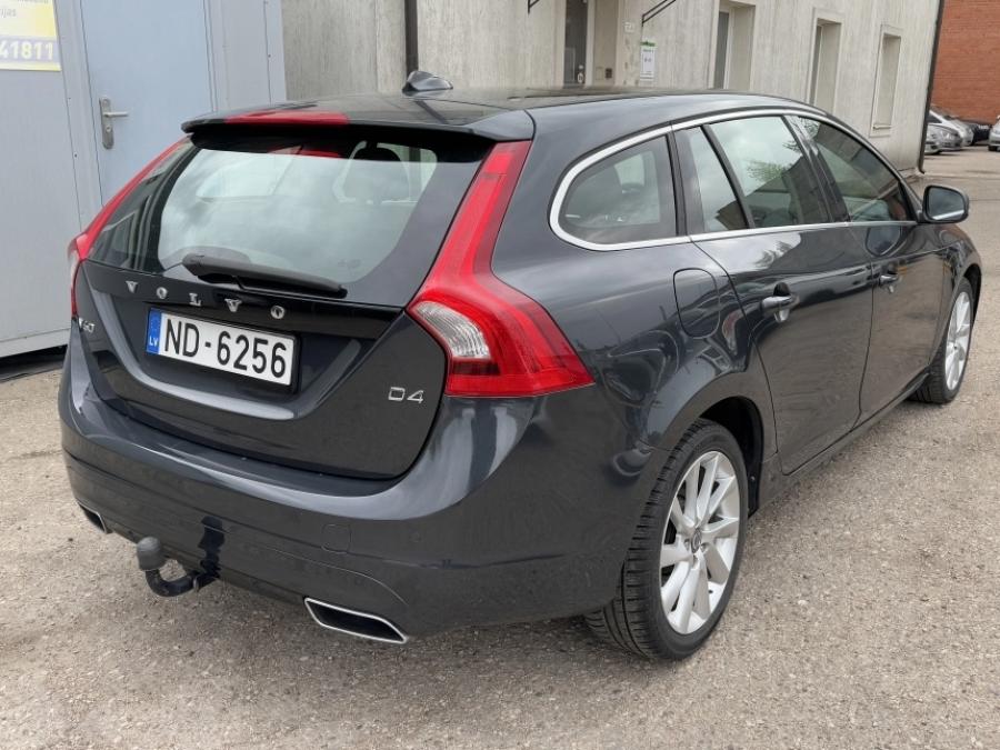 Grey Volvo V60 2014 in Riga, with an engine capacity of 2.00 L and mileage of 280 thousand km for 6999 €, photo 38 on AUTOMOTO.COM.LV