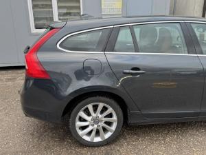 Grey Volvo V60 2014 in Riga, with an engine capacity of 2.00 L and mileage of 280 thousand km for 6999 €, photo 39 on AUTOMOTO.COM.LV