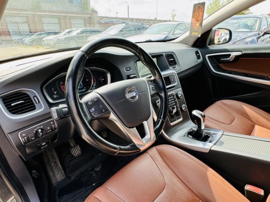 Grey Volvo V60 2014 in Riga, with an engine capacity of 2.00 L and mileage of 280 thousand km for 6999 €, photo 46 on AUTOMOTO.COM.LV