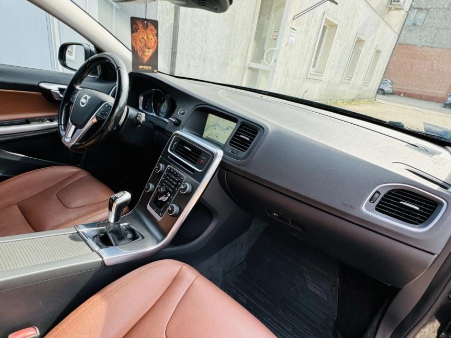 Grey Volvo V60 2014 in Riga, with an engine capacity of 2.00 L and mileage of 280 thousand km for 6999 €, photo 48 on AUTOMOTO.COM.LV