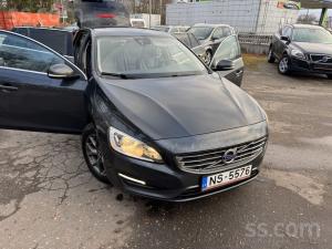 Pelēks Volvo V60 2014 Rīga, ar dzinēja tilpumu 2.40 L un nobraukumu 162 tūkst. km par 9450 €, foto  vietnē AUTOMOTO.COM.LV