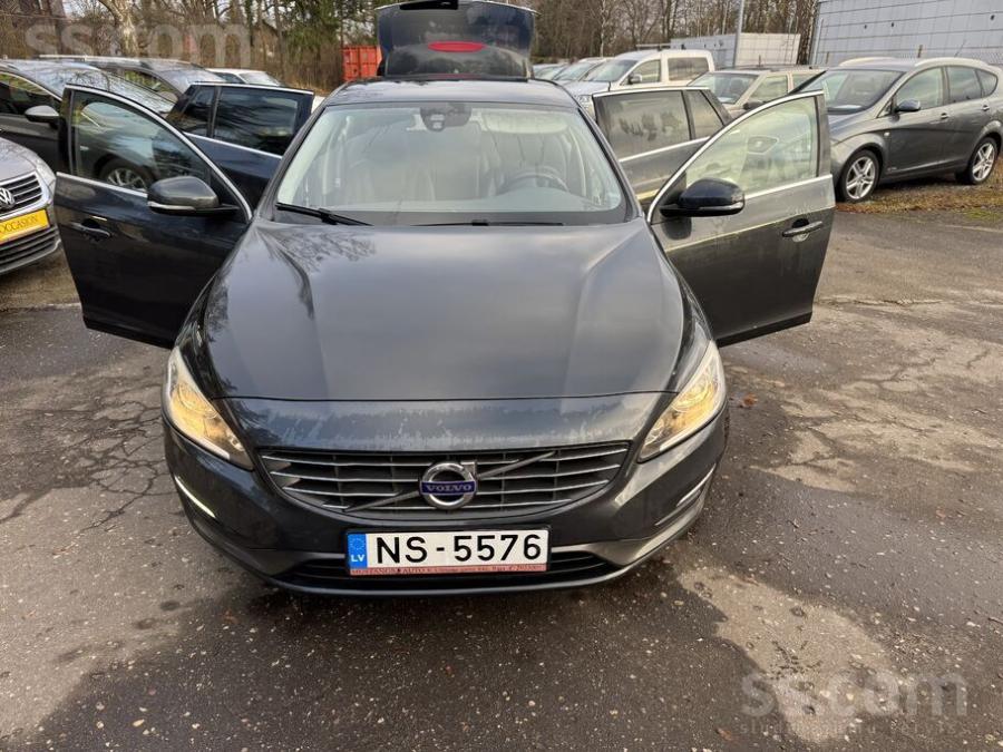 Grey Volvo V60 2014 in Riga, with an engine capacity of 2.40 L and mileage of 162 thousand km for 9450 €, photo 3 on AUTOMOTO.COM.LV