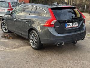 Grey Volvo V60 2014 in Riga, with an engine capacity of 2.40 L and mileage of 162 thousand km for 9450 €, photo 8 on AUTOMOTO.COM.LV