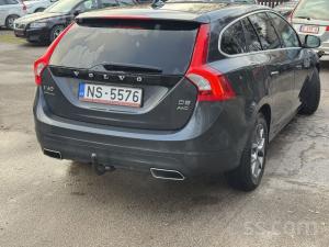 Grey Volvo V60 2014 in Riga, with an engine capacity of 2.40 L and mileage of 162 thousand km for 9450 €, photo 9 on AUTOMOTO.COM.LV