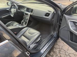 Grey Volvo V60 2014 in Riga, with an engine capacity of 2.40 L and mileage of 162 thousand km for 9450 €, photo 10 on AUTOMOTO.COM.LV