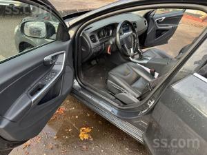 Grey Volvo V60 2014 in Riga, with an engine capacity of 2.40 L and mileage of 162 thousand km for 9450 €, photo 14 on AUTOMOTO.COM.LV