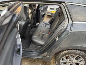 Grey Volvo V60 2014 in Riga, with an engine capacity of 2.40 L and mileage of 162 thousand km for 9450 €, photo 15 on AUTOMOTO.COM.LV