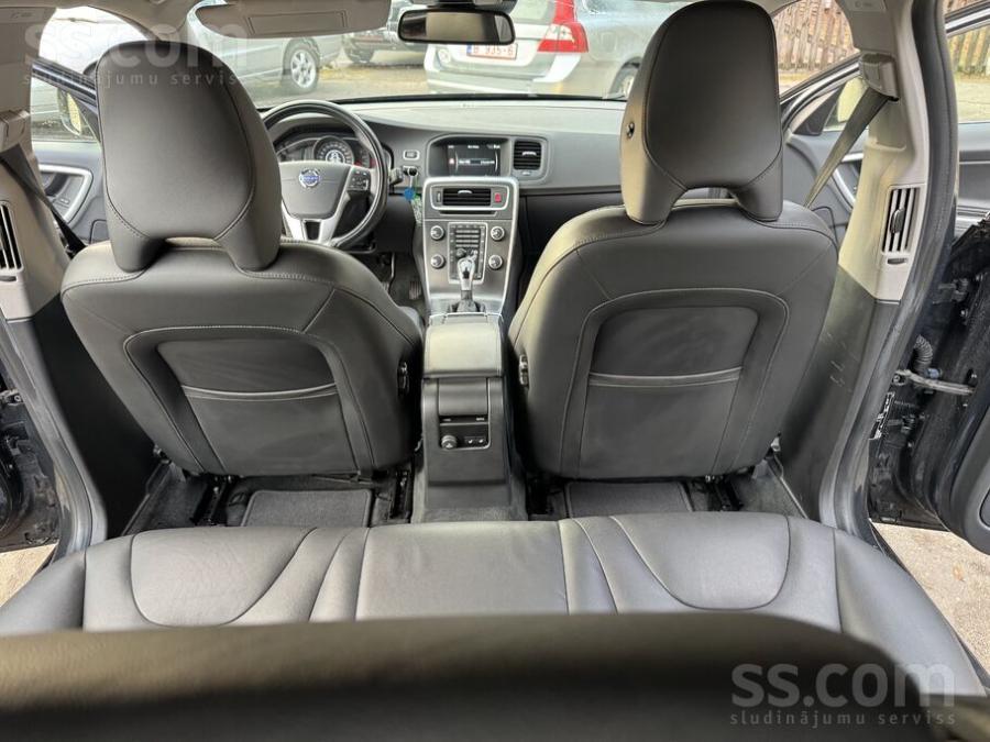 Grey Volvo V60 2014 in Riga, with an engine capacity of 2.40 L and mileage of 162 thousand km for 9450 €, photo 18 on AUTOMOTO.COM.LV