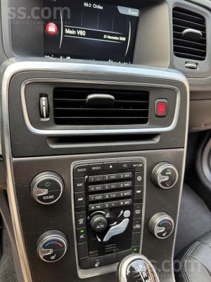 Grey Volvo V60 2014 in Riga, with an engine capacity of 2.40 L and mileage of 162 thousand km for 9450 €, photo 19 on AUTOMOTO.COM.LV