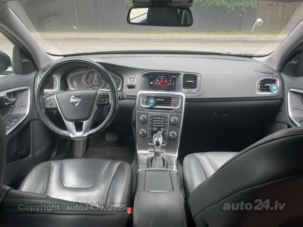 Pelēks Volvo V60 2014 Tallina, ar dzinēja tilpumu 2.40 L un nobraukumu 280 tūkst. km par 6999 €, foto 9 vietnē AUTOMOTO.COM.LV