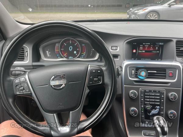 Pelēks Volvo V60 2014 Tallina, ar dzinēja tilpumu 2.40 L un nobraukumu 280 tūkst. km par 6999 €, foto 10 vietnē AUTOMOTO.COM.LV