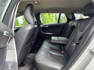 Pelēks Volvo V60 2014 Tauragė, ar dzinēja tilpumu 1.98 L un nobraukumu 296 tūkst. km par 5500 €, foto 15 vietnē AUTOMOTO.COM.LV