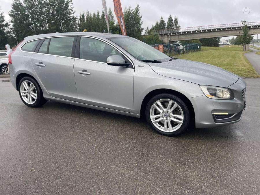 Pelēks Volvo V60 2014 Kauņa, ar dzinēja tilpumu 2.40 L un nobraukumu 280 tūkst. km par 5950 €, foto 7 vietnē AUTOMOTO.COM.LV