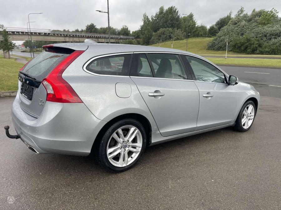 Pelēks Volvo V60 2014 Kauņa, ar dzinēja tilpumu 2.40 L un nobraukumu 280 tūkst. km par 5950 €, foto 8 vietnē AUTOMOTO.COM.LV