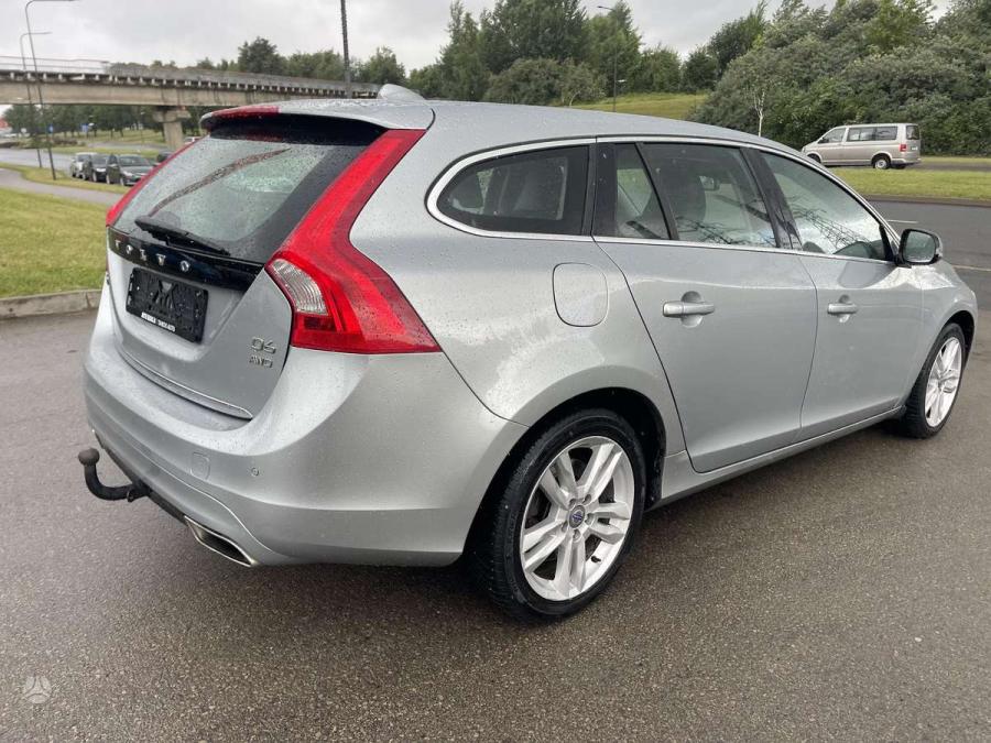 Pelēks Volvo V60 2014 Kauņa, ar dzinēja tilpumu 2.40 L un nobraukumu 280 tūkst. km par 5950 €, foto 9 vietnē AUTOMOTO.COM.LV