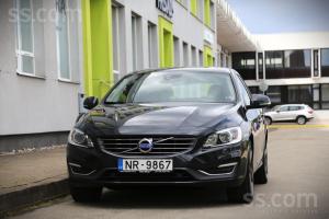 Pelēks Volvo V60 2014 Rīga, ar dzinēja tilpumu 2.00 L un nobraukumu 226 tūkst. km par 6995 €, foto  vietnē AUTOMOTO.COM.LV