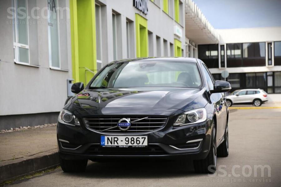 Pelēks Volvo V60 2014 Rīga, ar dzinēja tilpumu 2.00 L un nobraukumu 226 tūkst. km par 6995 €, foto 1 vietnē AUTOMOTO.COM.LV