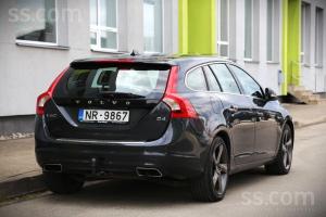 Pelēks Volvo V60 2014 Rīga, ar dzinēja tilpumu 2.00 L un nobraukumu 226 tūkst. km par 6995 €, foto 6 vietnē AUTOMOTO.COM.LV
